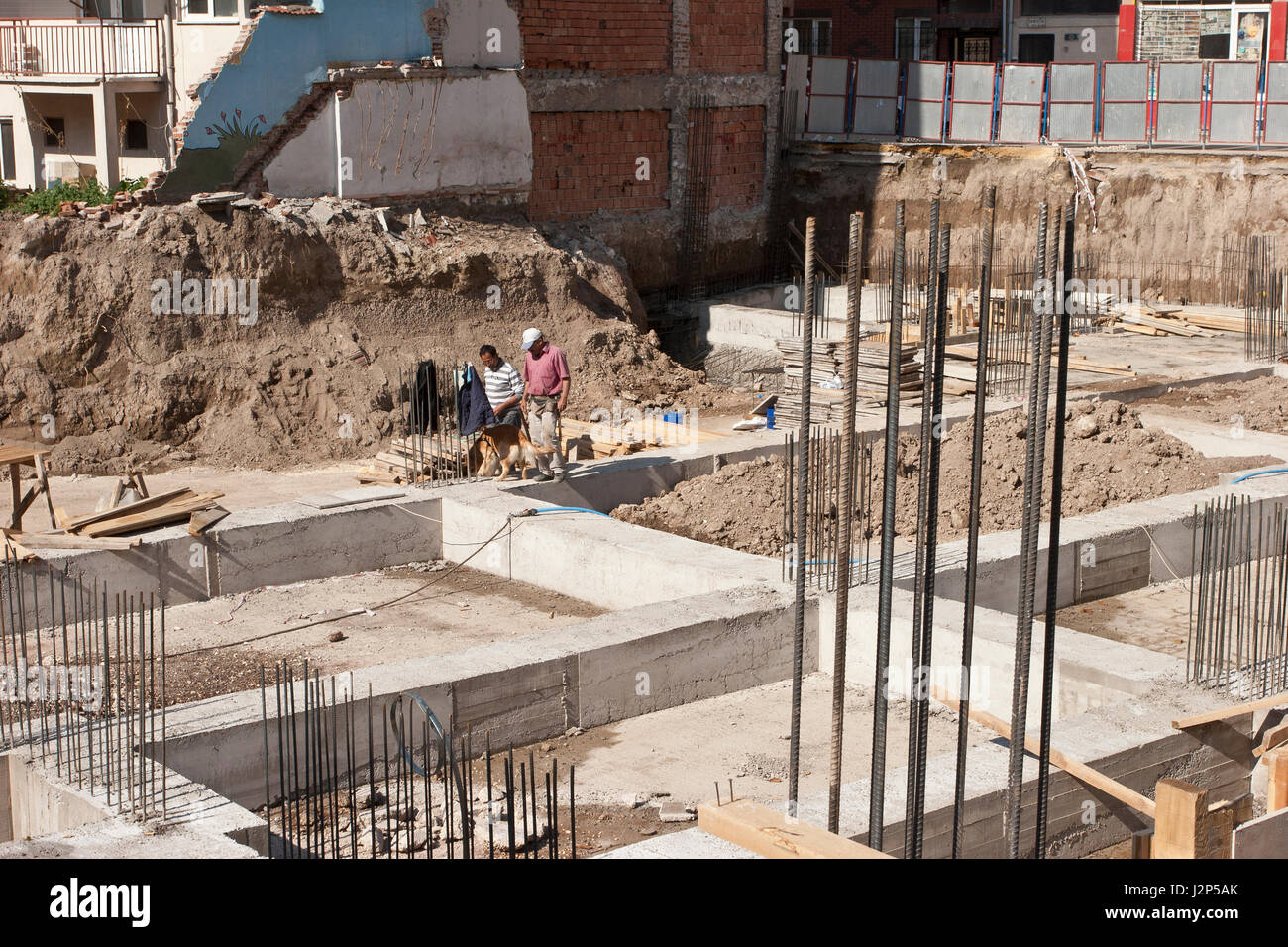 Turkish workers in construction site -Fotos und -Bildmaterial in hoher ...