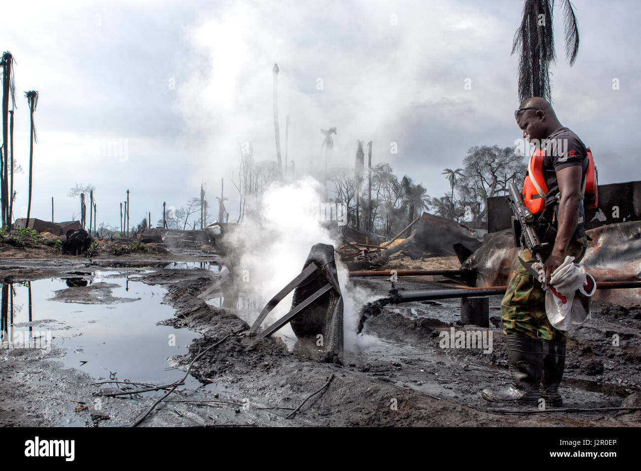Niger delta oil pollution -Fotos und -Bildmaterial in hoher Auflösung ...