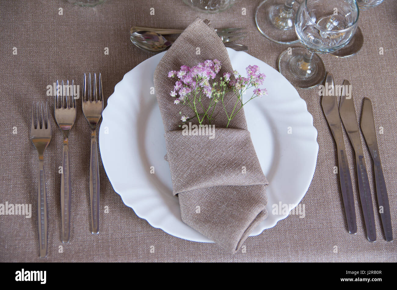 Festliche tischdekoration -Fotos und -Bildmaterial in hoher Auflösung ...