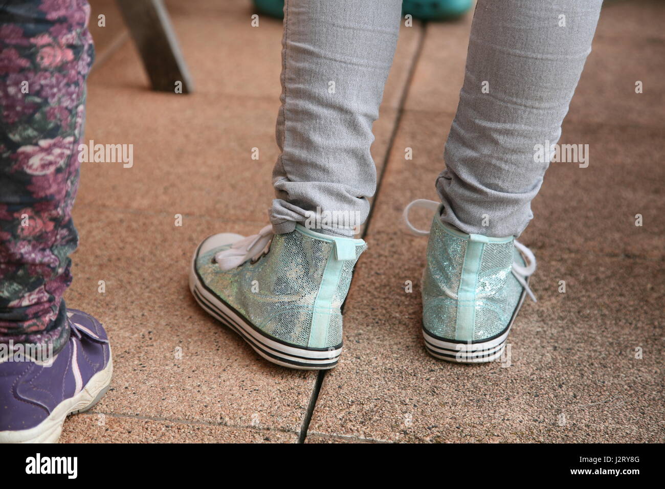 Legs kids -Fotos und -Bildmaterial in hoher Auflösung – Alamy