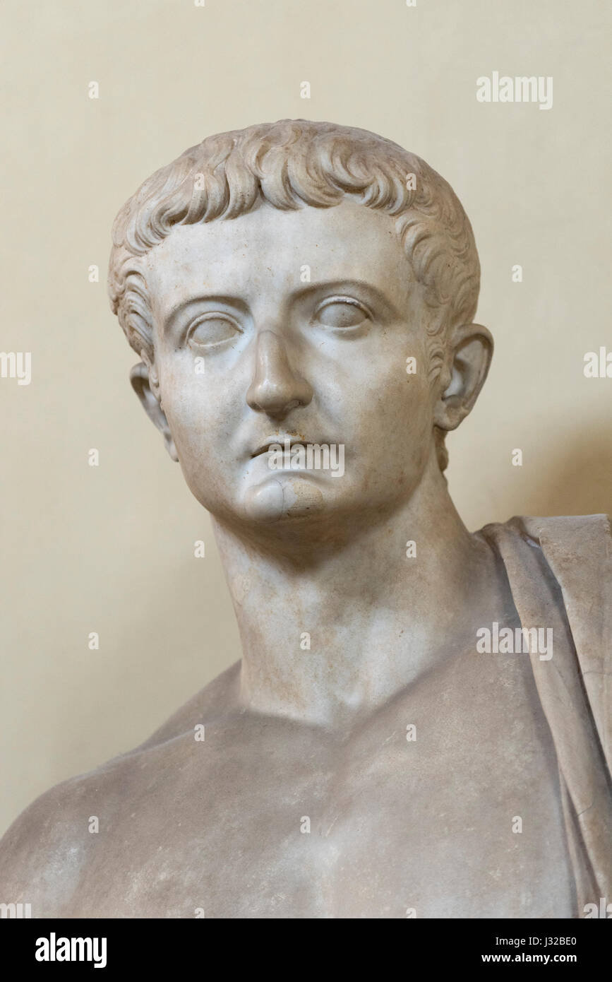 Tiberio statue -Fotos und -Bildmaterial in hoher Auflösung – Alamy