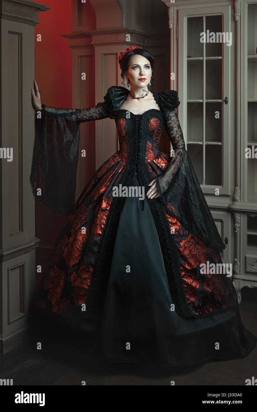 Retro Barock Mode Frau in ein prächtiges Kleid Stockfotografie - Alamy