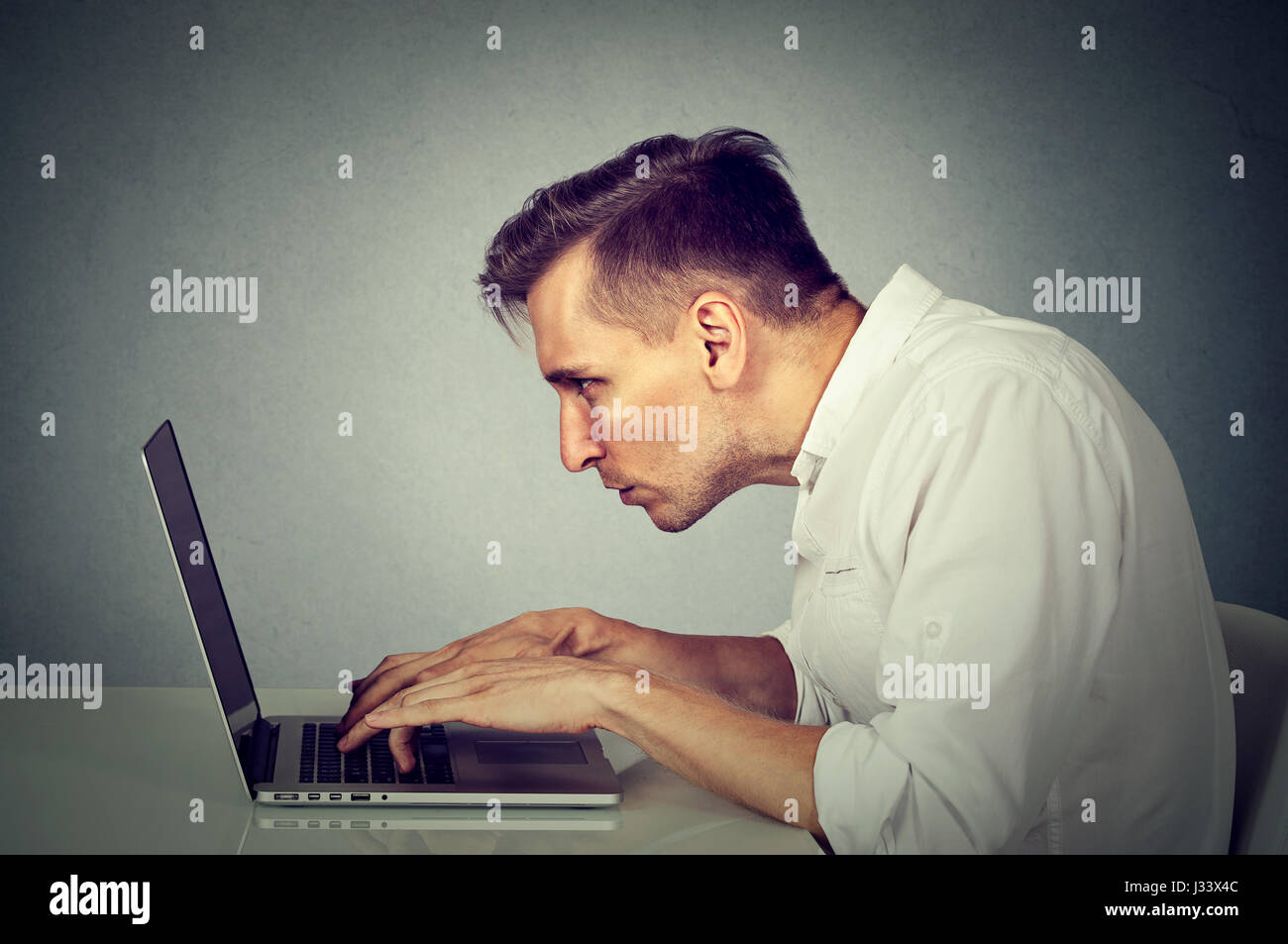 Ergonomie bei der arbeit -Fotos und -Bildmaterial in hoher Auflösung ...