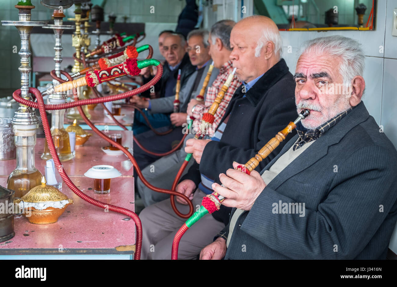 Rauch shisha -Fotos und -Bildmaterial in hoher Auflösung – Alamy