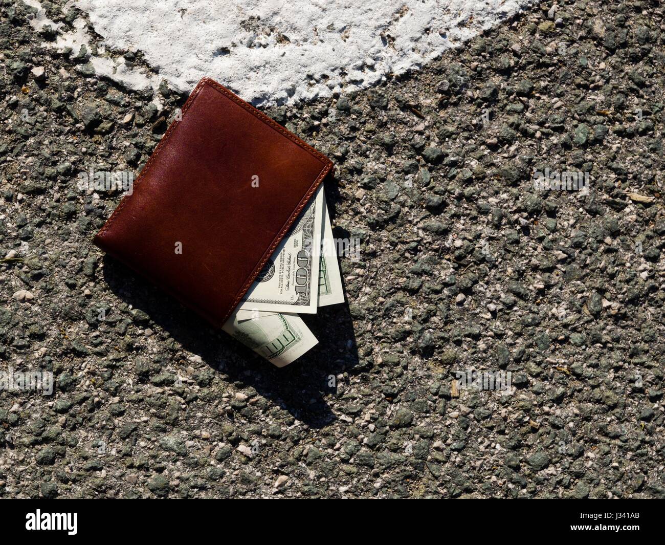 Geld auf dem boden finden -Fotos und -Bildmaterial in hoher Auflösung ...