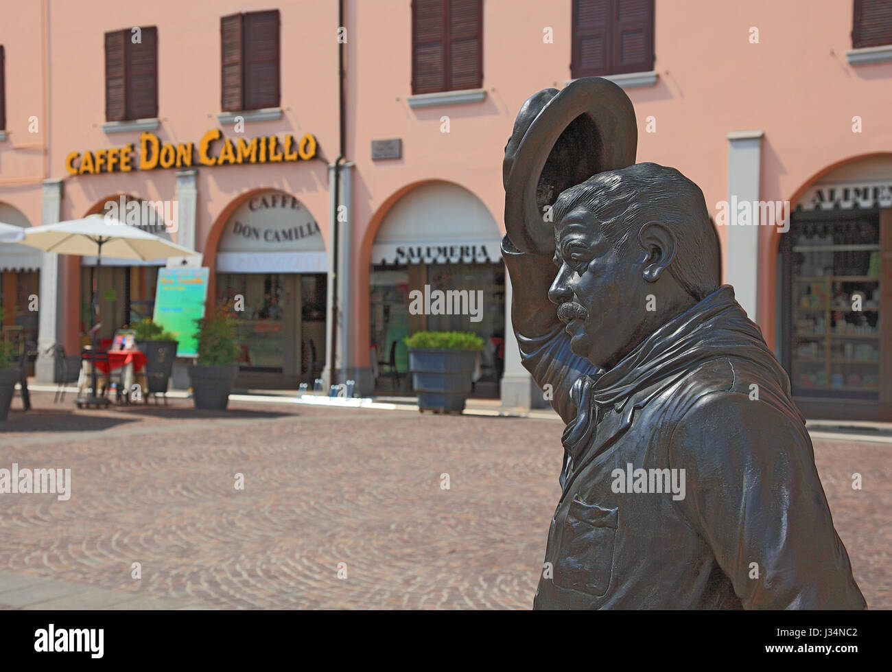 Brescello reggio emilia italy statue -Fotos und -Bildmaterial in hoher ...