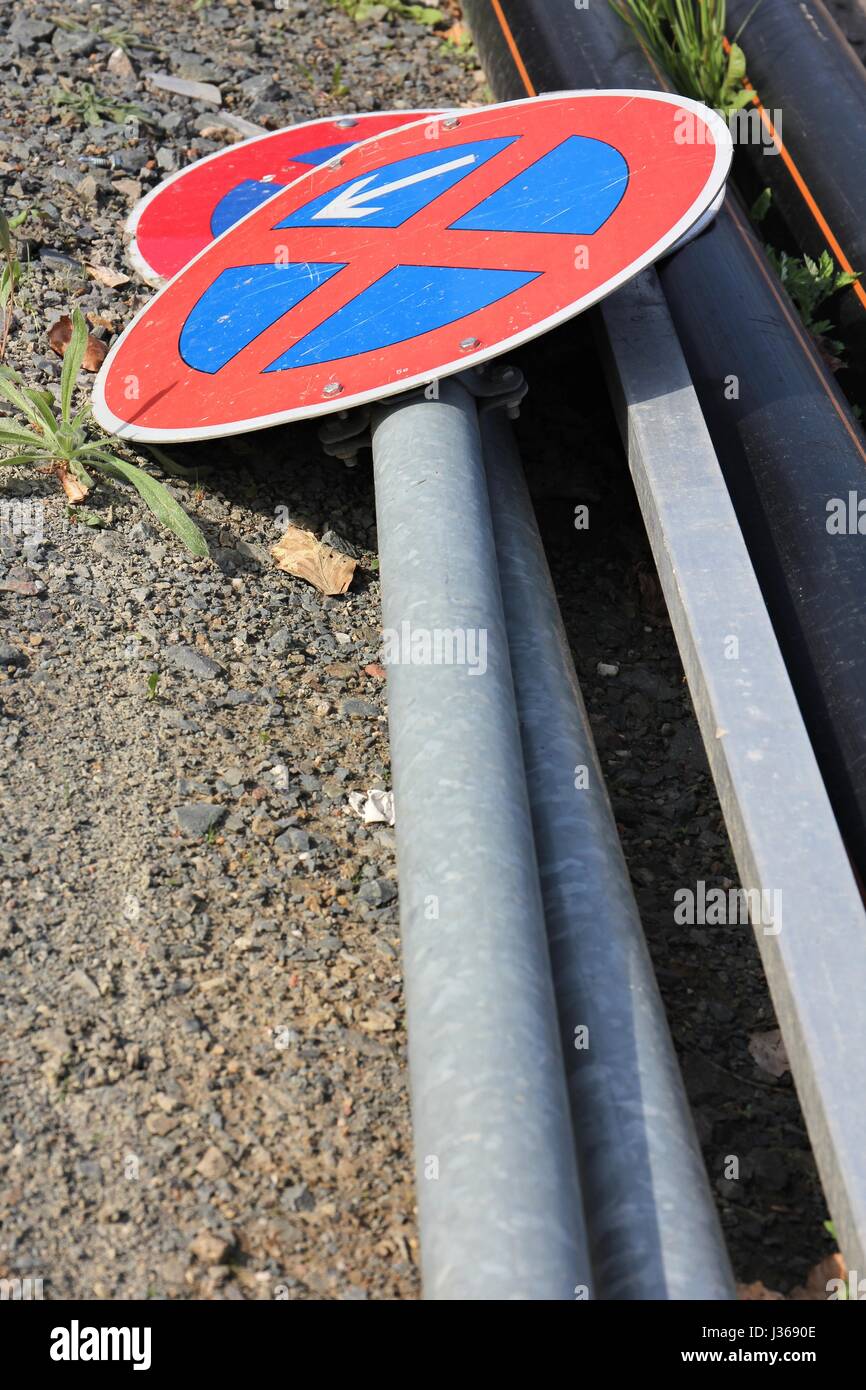 Deutsche Verkehrsschild: Halteverbot Stockfotografie - Alamy