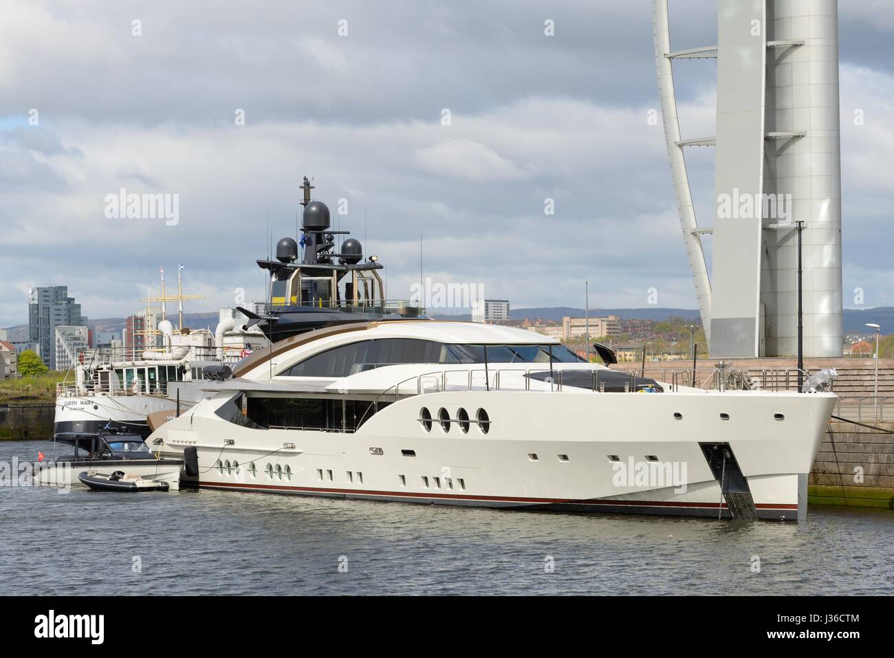 Die Superyacht, Lady M, gehört zur Russischen Milliardär Alexei ...