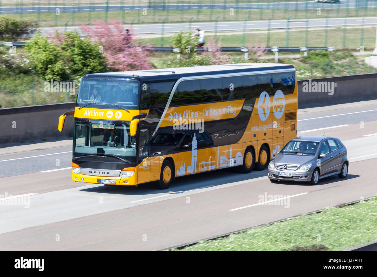 Frankfurt flughafen autobahn -Fotos und -Bildmaterial in hoher ...