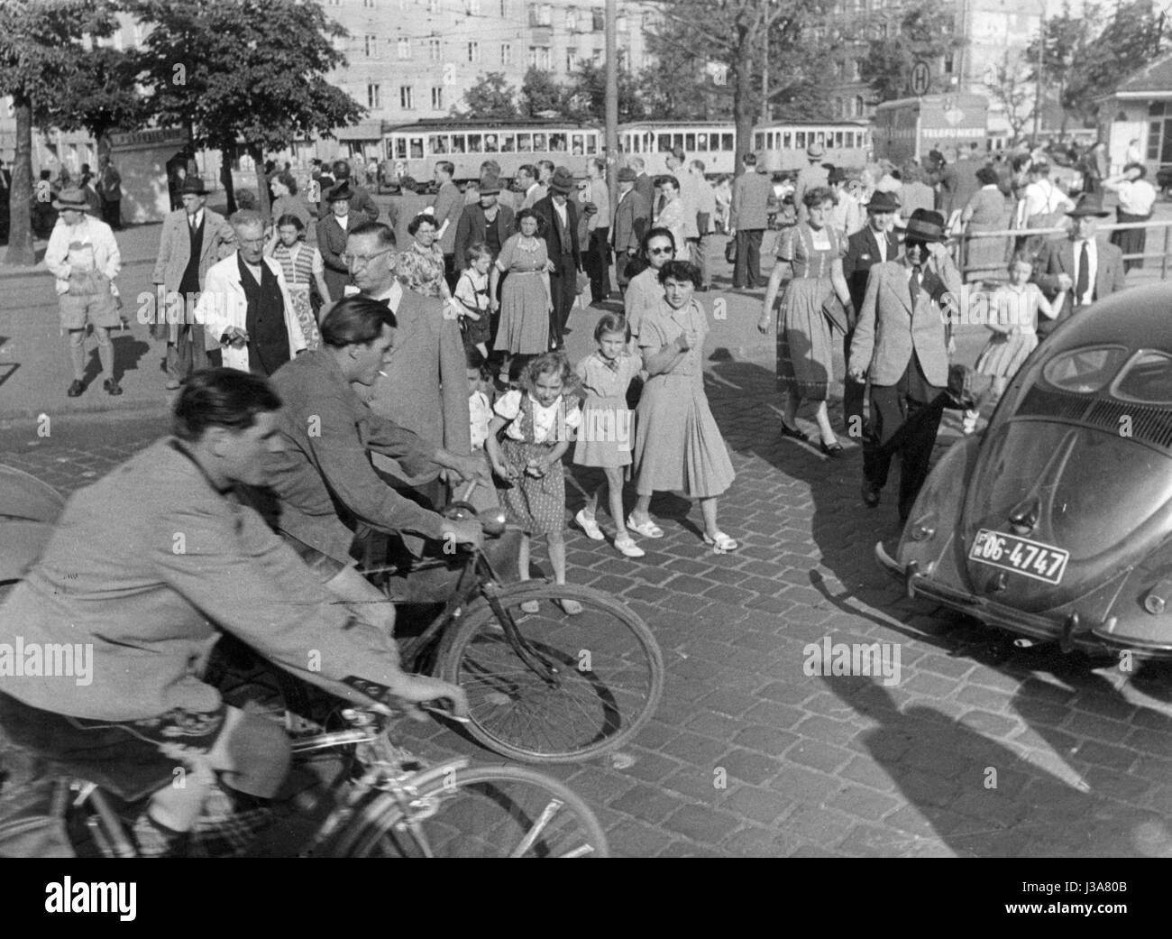 Verkehr in den 1950er jahren -Fotos und -Bildmaterial in hoher Auflösung – Alamy