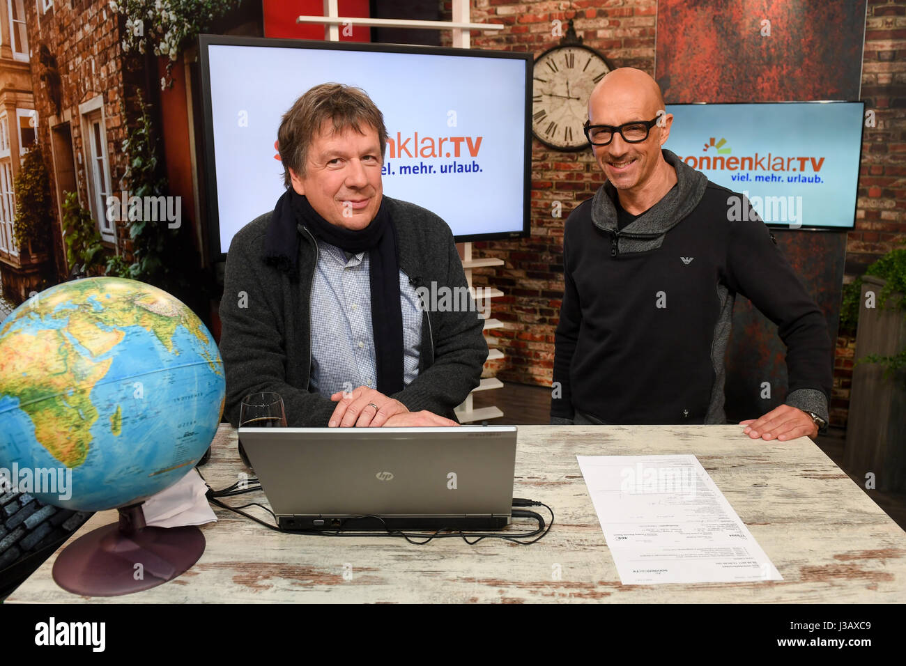 Meteorologe Joerg Kachelmann (l) und Moderator Michael ("Goofy ...