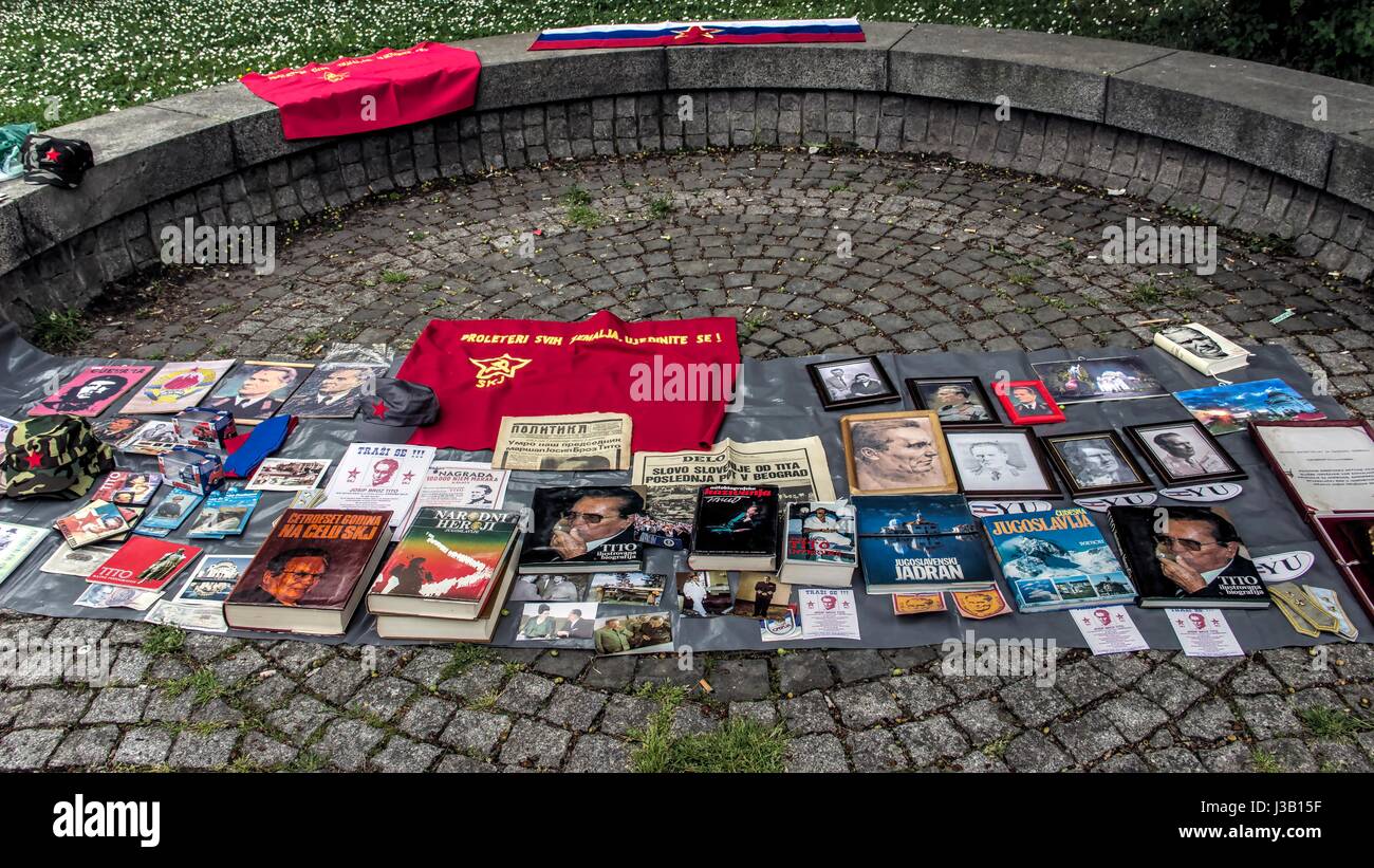 Josip broz tito memorabilia -Fotos und -Bildmaterial in hoher Auflösung ...