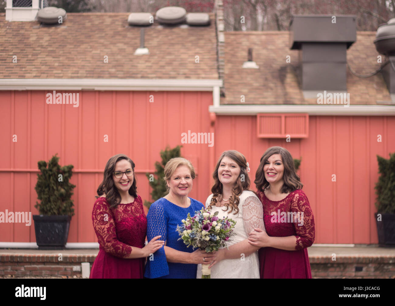 Mutter und braut -Fotos und -Bildmaterial in hoher Auflösung – Alamy