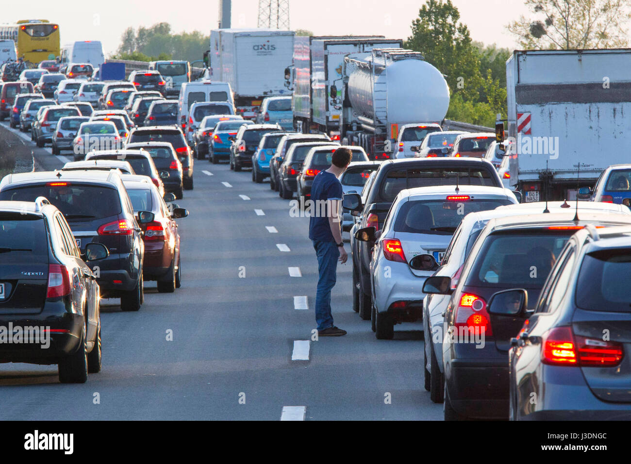 Stau auf der Autobahn A2 Stockfotografie - Alamy