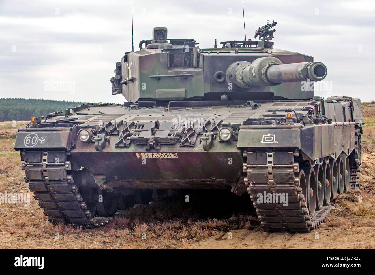 Leopard 2 and tank -Fotos und -Bildmaterial in hoher Auflösung – Alamy
