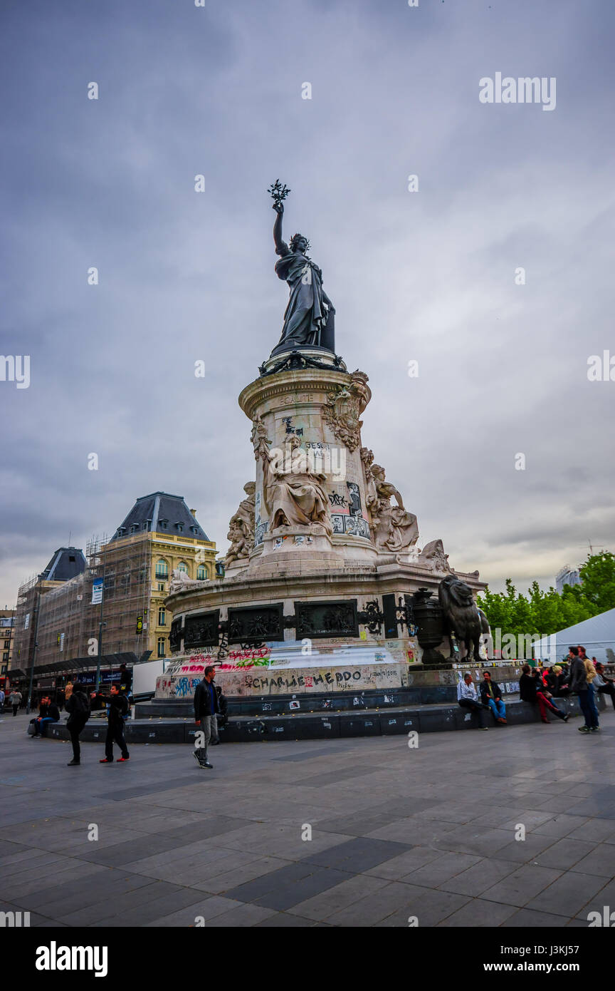 Paris, Frankreich - 1. Juni 2015: Berühmte Marianne Denkmal befindet ...