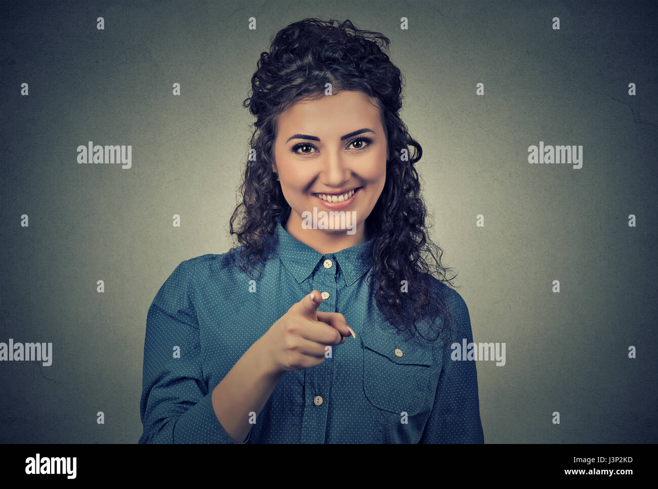 Zeigefinger auf die kamera -Fotos und -Bildmaterial in hoher Auflösung – Alamy