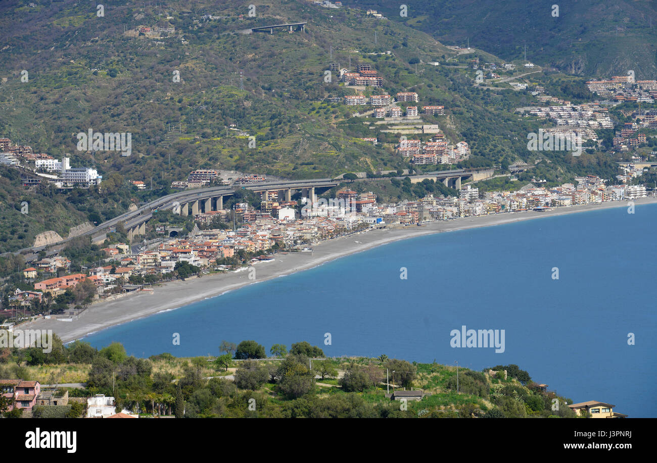 Letojanni sizilien italien -Fotos und -Bildmaterial in hoher Auflösung ...