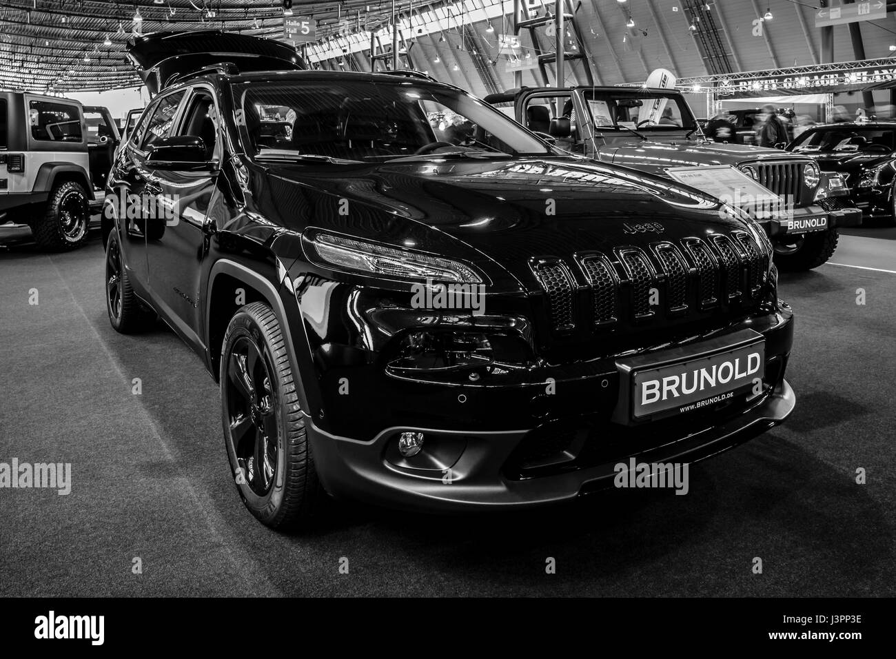 Schwarzes suv auto -Fotos und -Bildmaterial in hoher Auflösung – Alamy