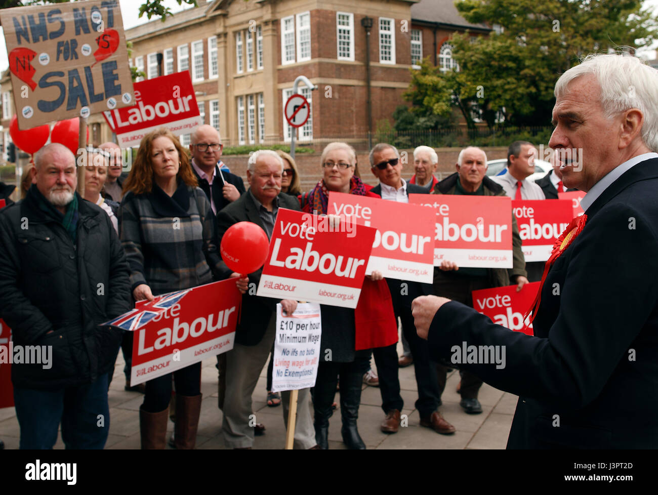 John McDonnell Labour Schatten-Kanzler besucht seine Arbeitskraft MP ...