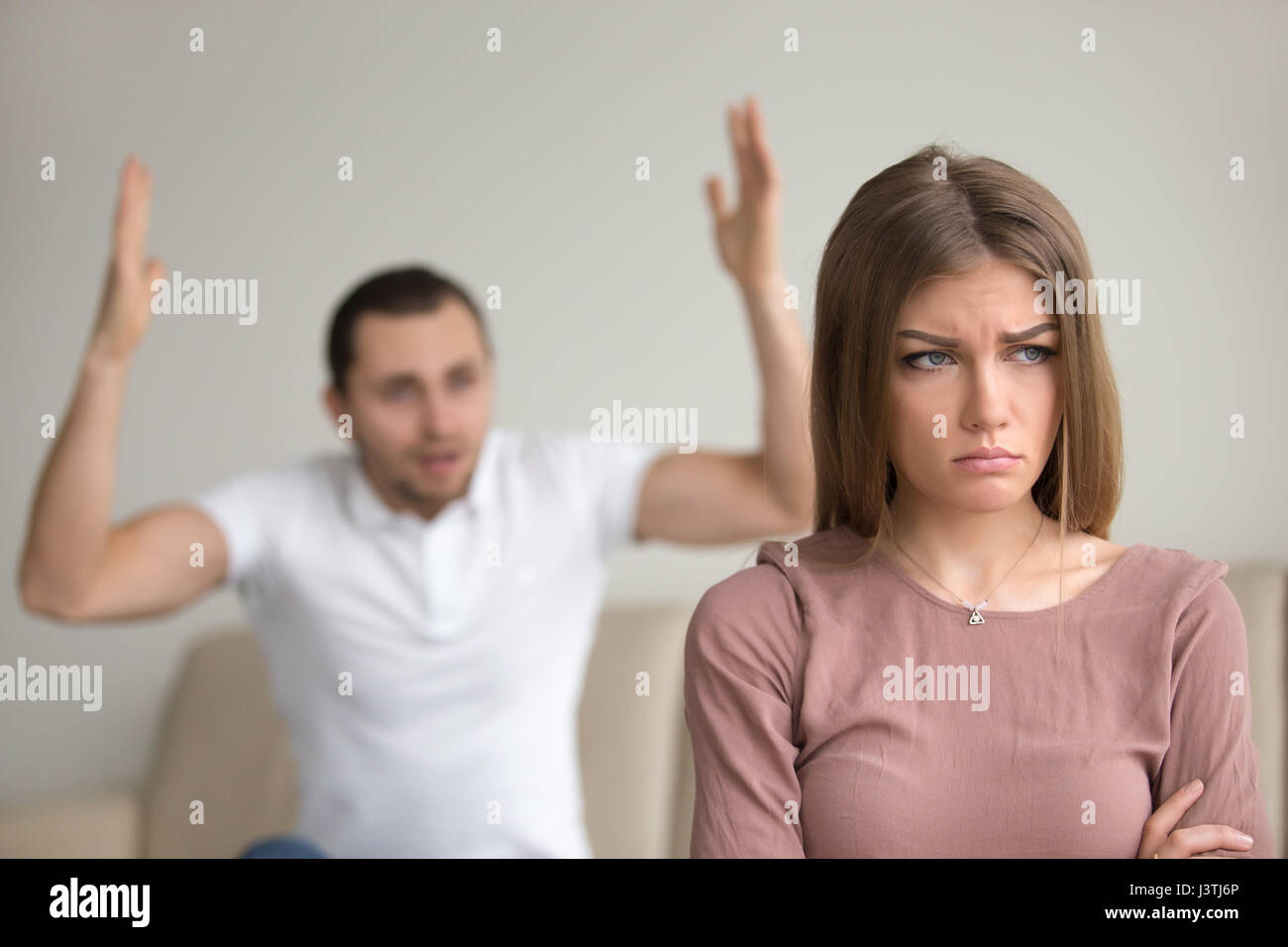 Weinender mann -Fotos und -Bildmaterial in hoher Auflösung – Alamy