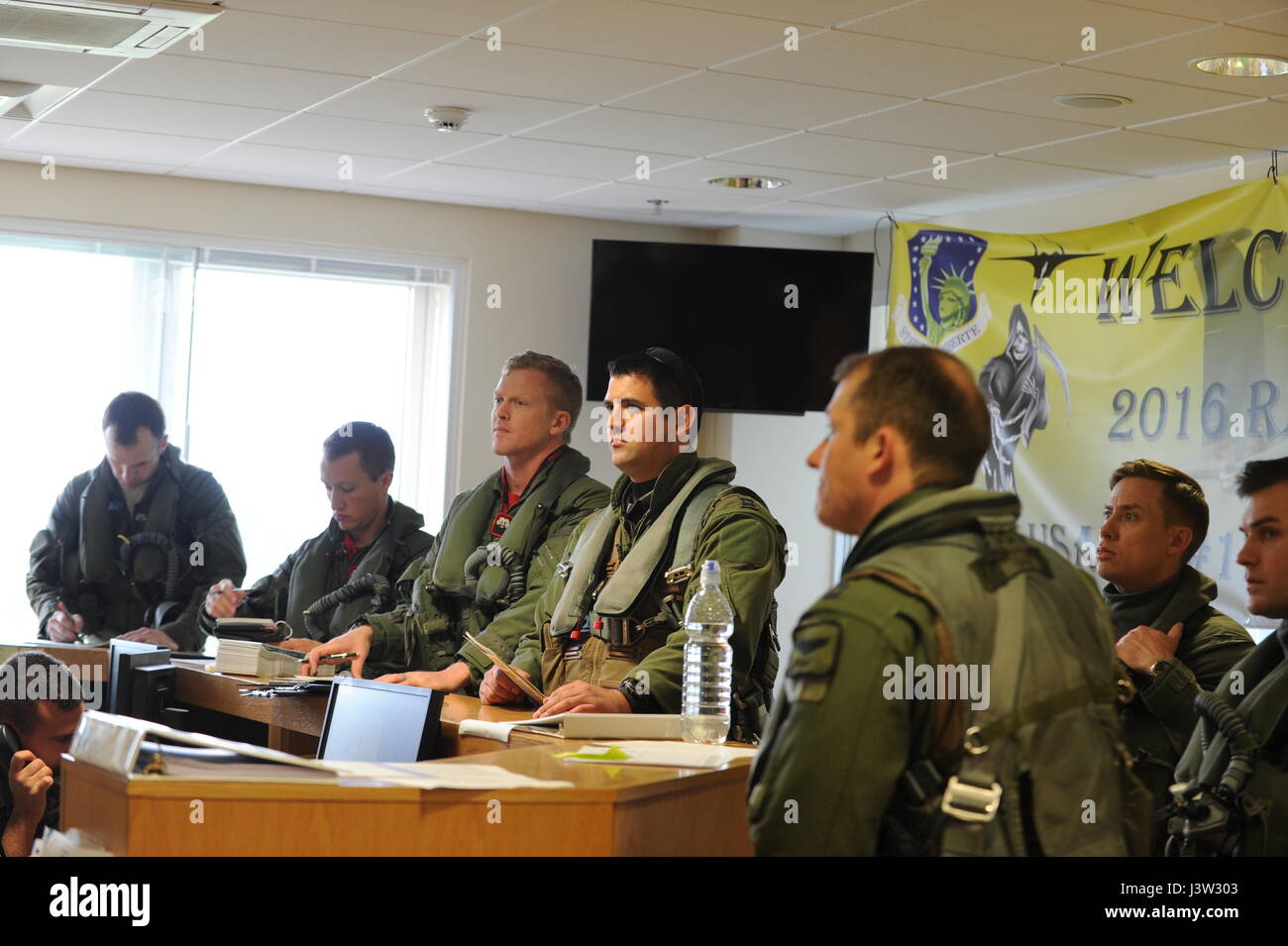 Fighter Pilots Briefing Stockfotos und -bilder Kaufen - Alamy