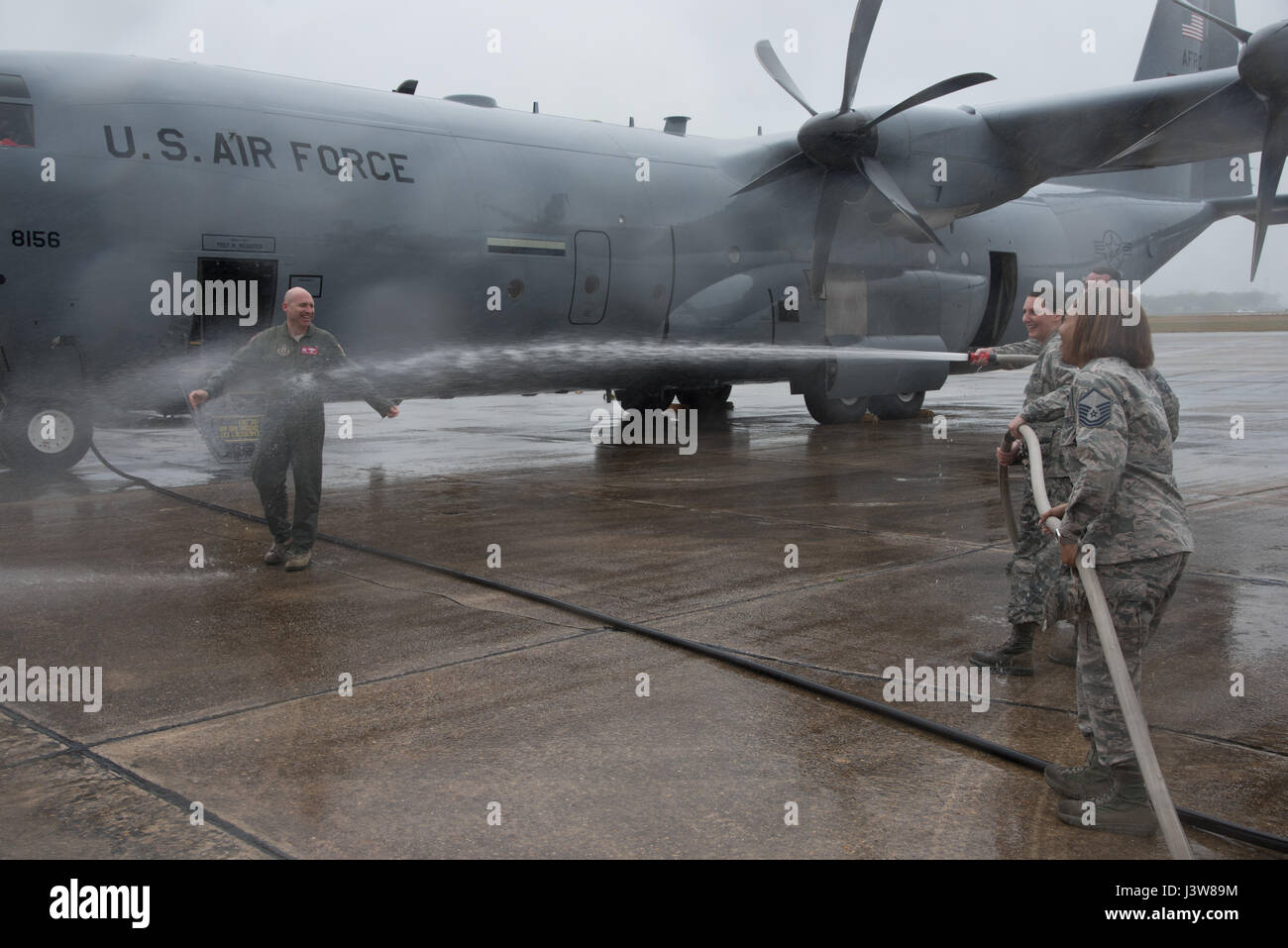 Oberst Michael W. Manion, 403. Wing Commander flog seinen letzten Flug ...
