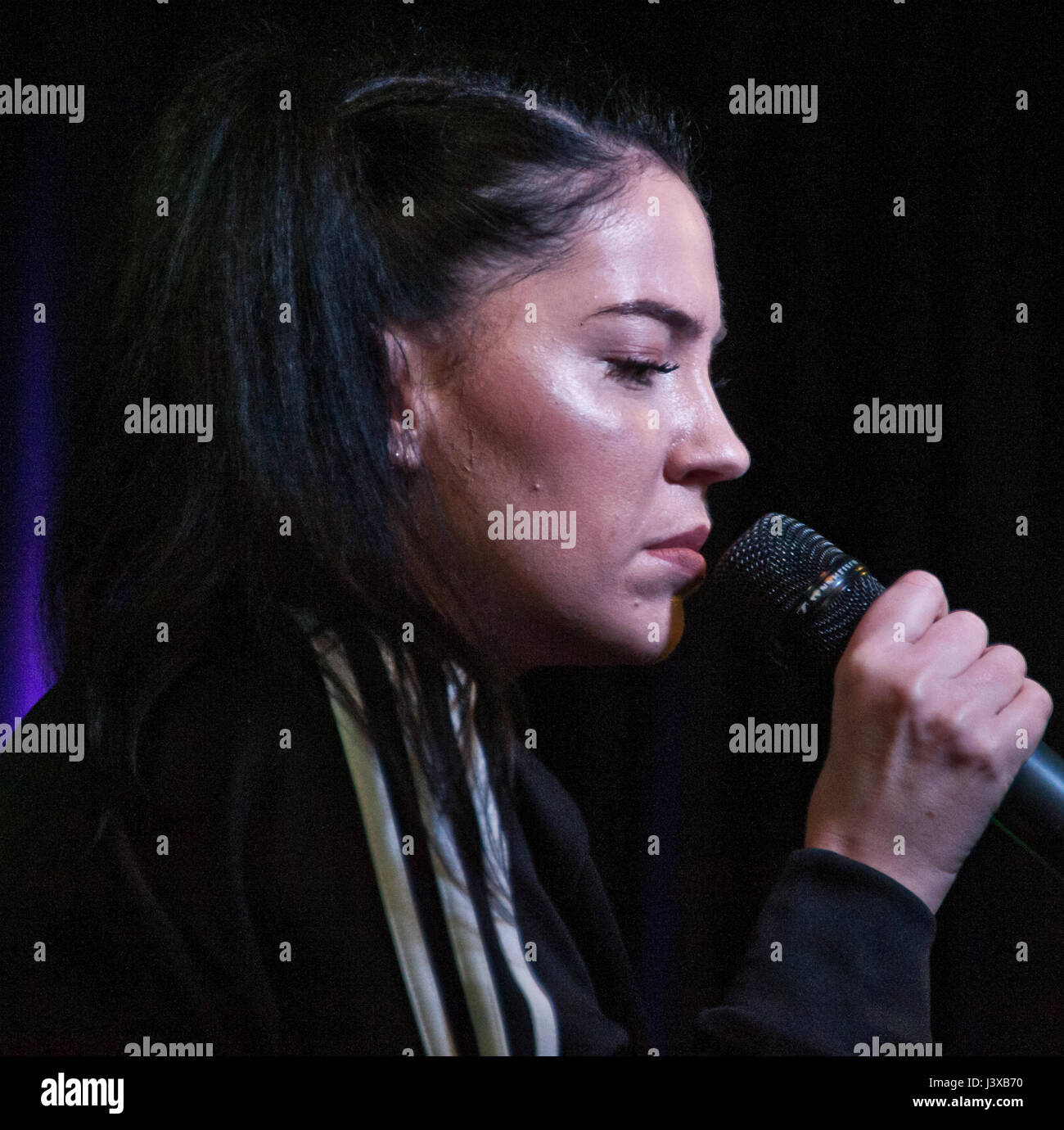 British singer sarah -Fotos und -Bildmaterial in hoher Auflösung – Alamy