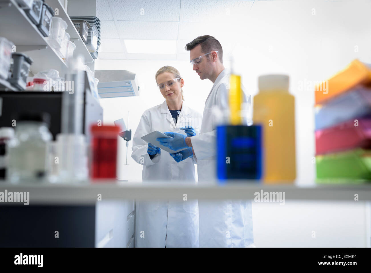 Medizinische labor wissenschaftler -Fotos und -Bildmaterial in hoher ...