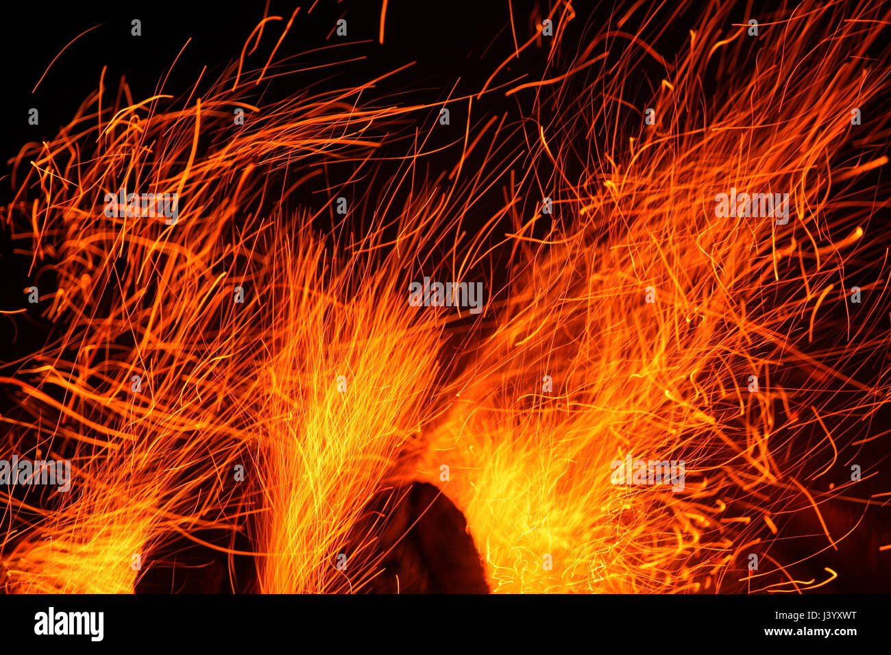 Funken Fliegen Stockfotos und -bilder Kaufen - Alamy