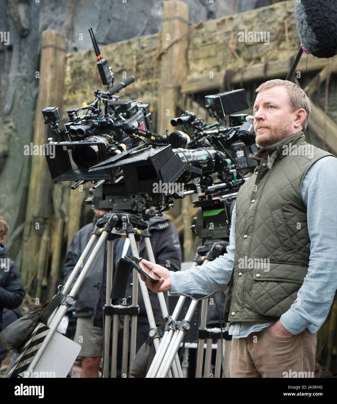 KING ARTHUR: LEGEND OF THE SWORD, Regisseur Guy Ritchie, am Set, 2017 ...