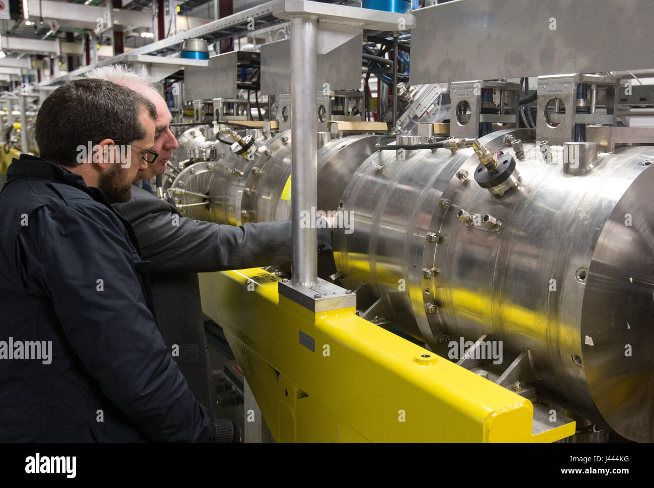 Linac accelerator -Fotos und -Bildmaterial in hoher Auflösung – Alamy