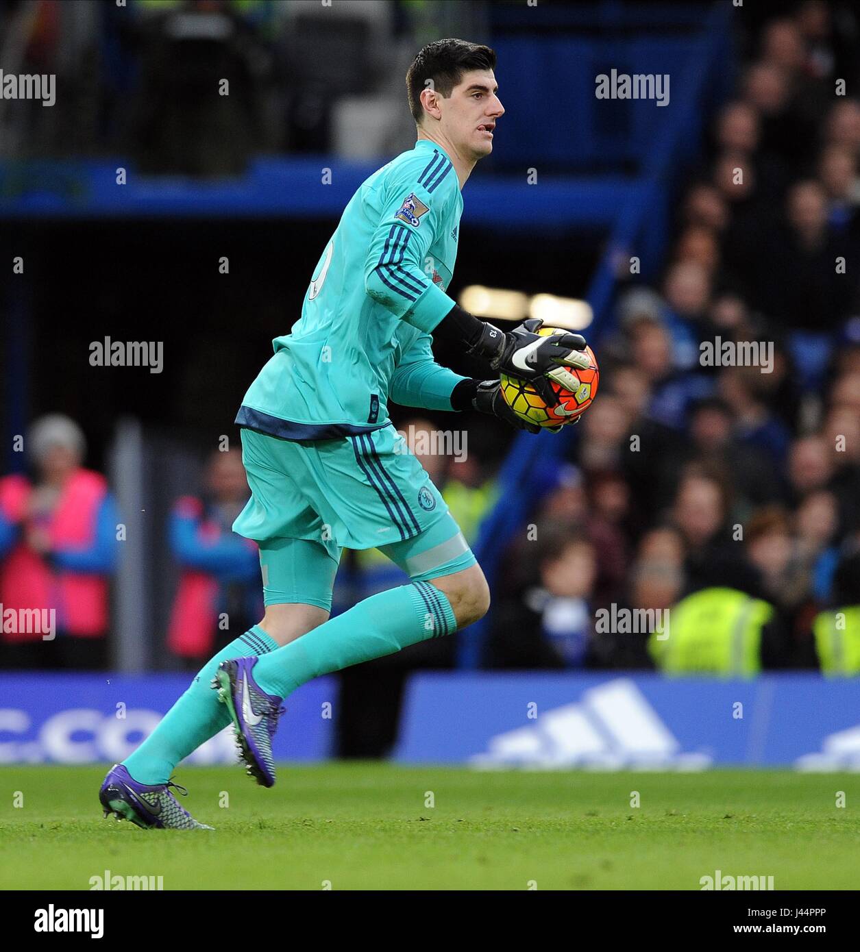 Chelsea Goalkeeper Thibaut Courtois Stockfotos und -bilder Kaufen - Alamy