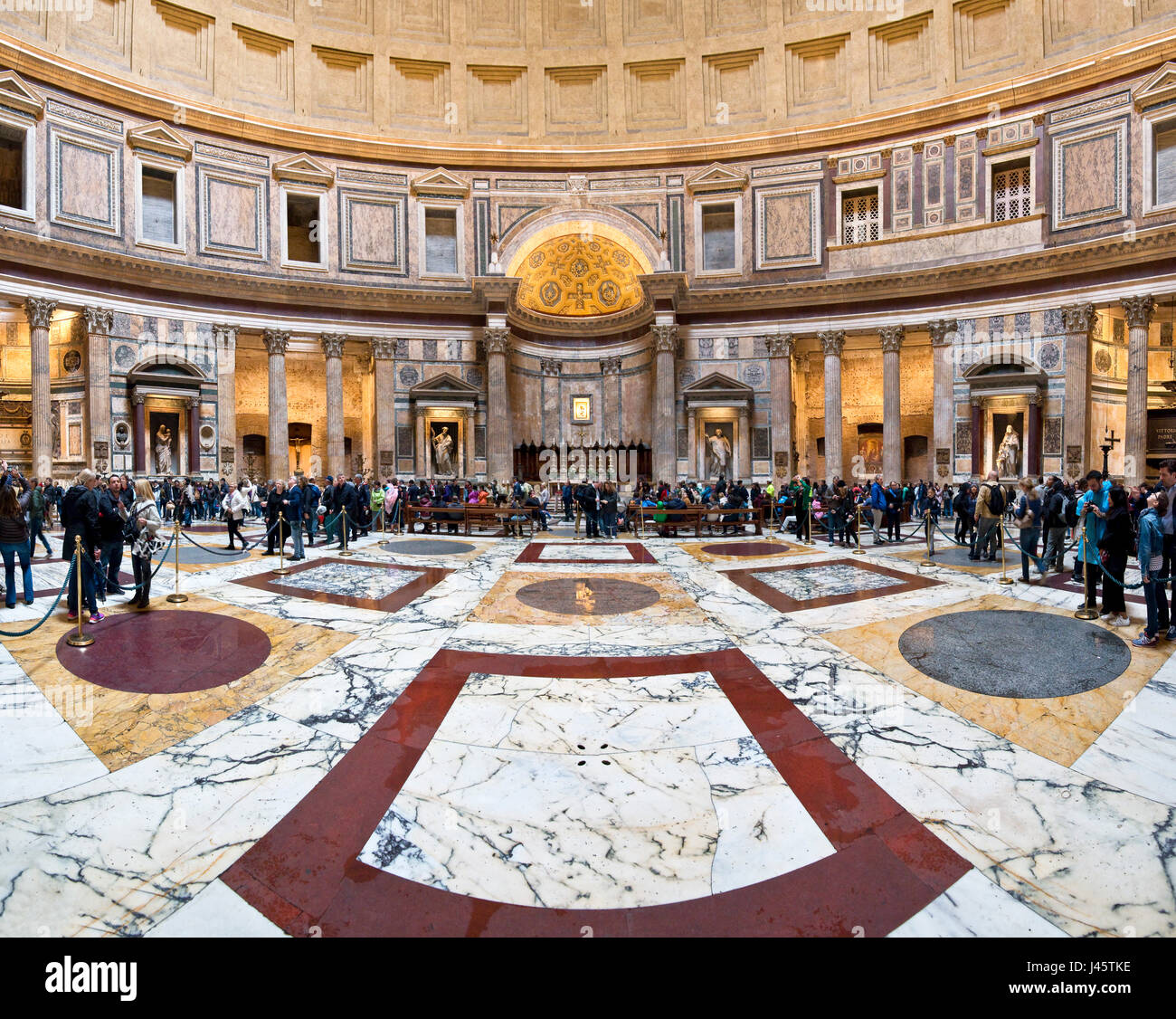 Inside the pantheon in rome -Fotos und -Bildmaterial in hoher Auflösung ...