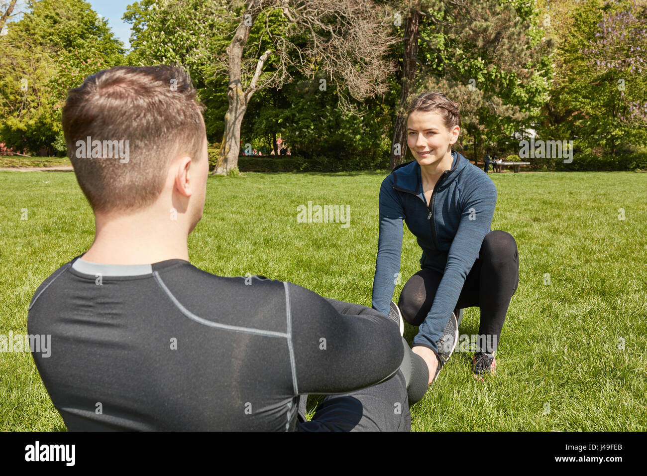 Fitnesstrainer ausbildung -Fotos und -Bildmaterial in hoher Auflösung ...