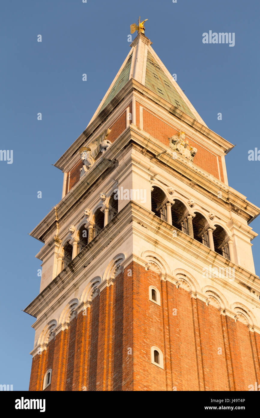 Roter ziegelsteinturm -Fotos und -Bildmaterial in hoher Auflösung – Alamy