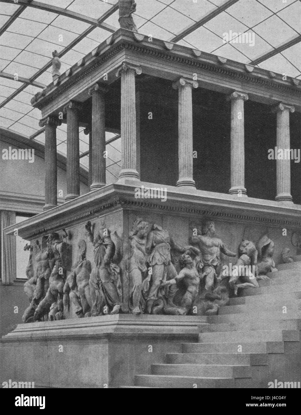 Pergamon altar berlin Schwarzweiß-Stockfotos und -bilder - Alamy
