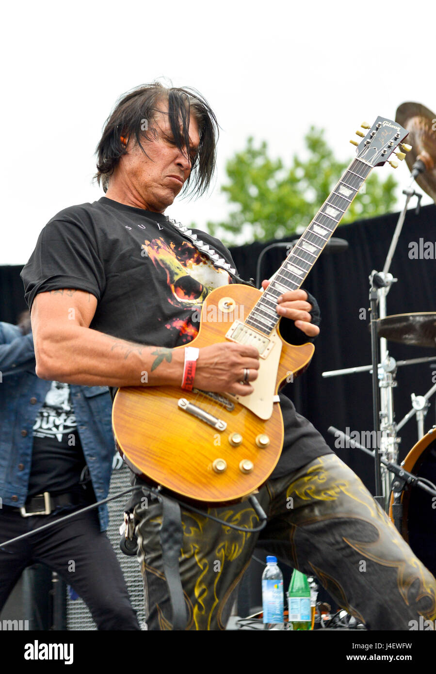 Lynch Mob Band Stockfotos und -bilder Kaufen - Alamy