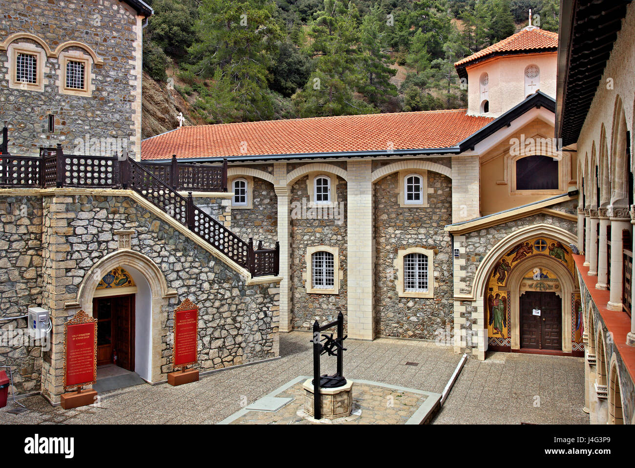 Kykkos Kloster, das wichtigste Kloster Zyperns im Troodos-Gebirge ...