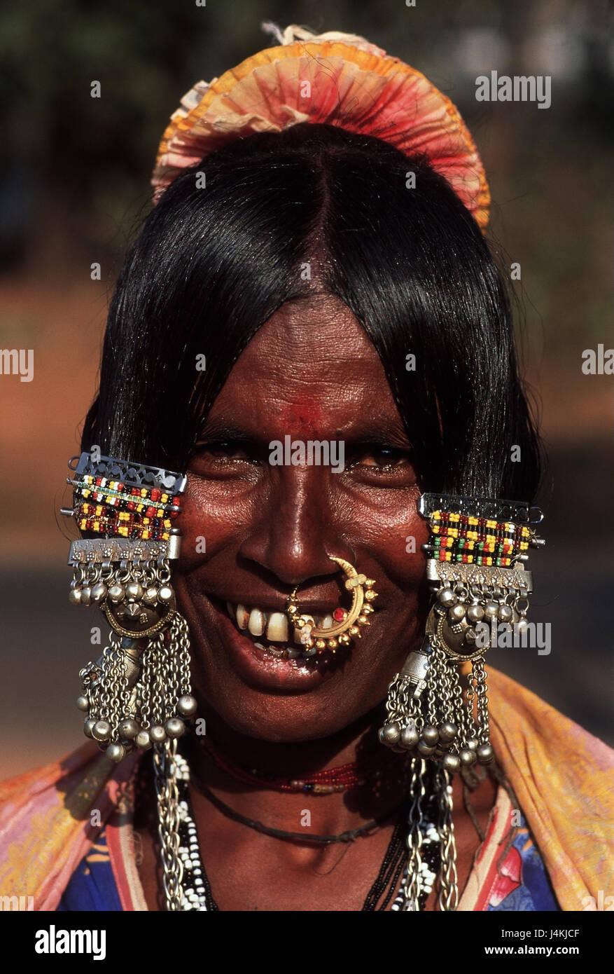 Frau mit nasenring -Fotos und -Bildmaterial in hoher Auflösung – Alamy