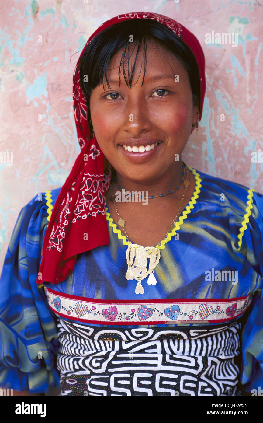 Panama, Archipel de San weht, Rio Sidra, Mamardup, Kuna-Indianer, Frau ...