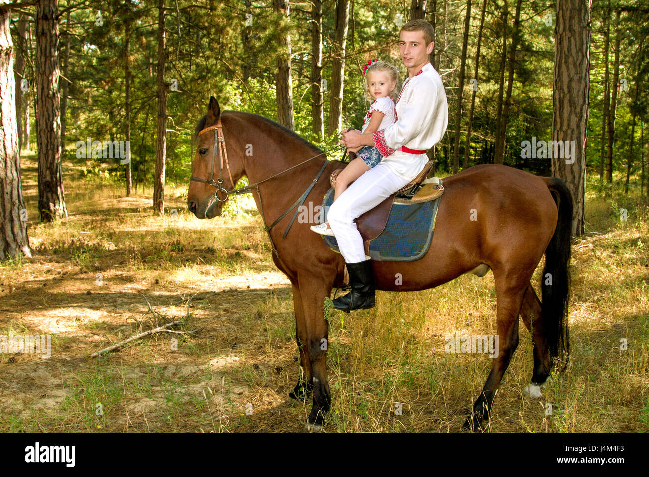 Reitende mädchen -Fotos und -Bildmaterial in hoher Auflösung – Alamy