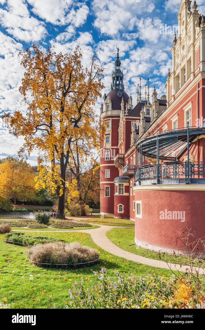 Das neue Schloss Muskau (Muskau Palast) befindet sich in der Fuerst ...