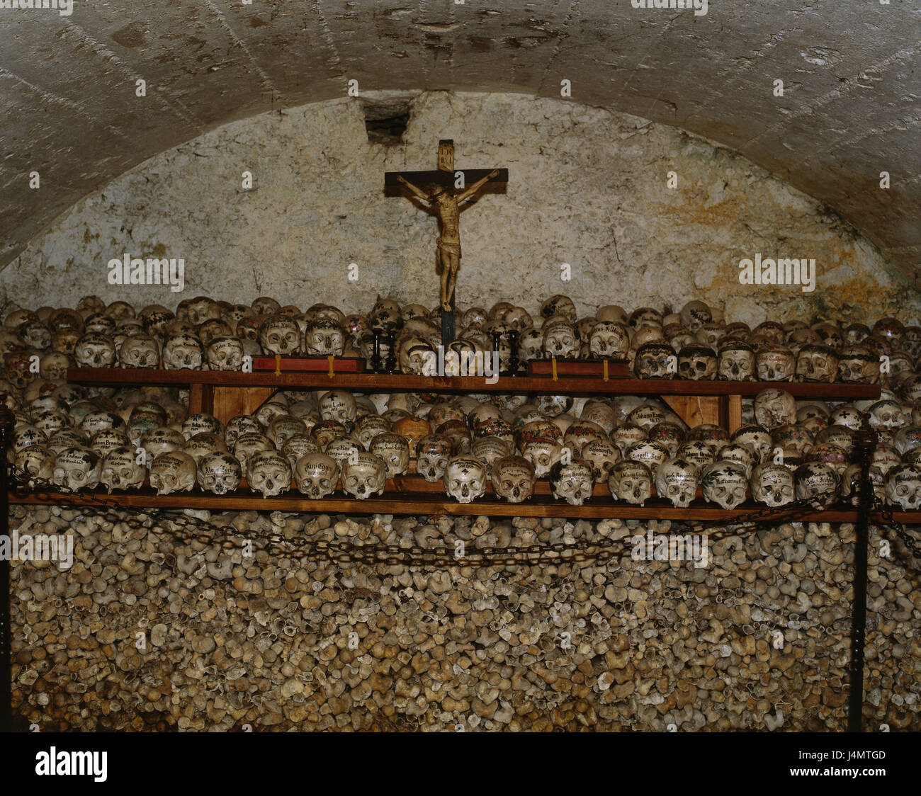 Krypta band -Fotos und -Bildmaterial in hoher Auflösung – Alamy