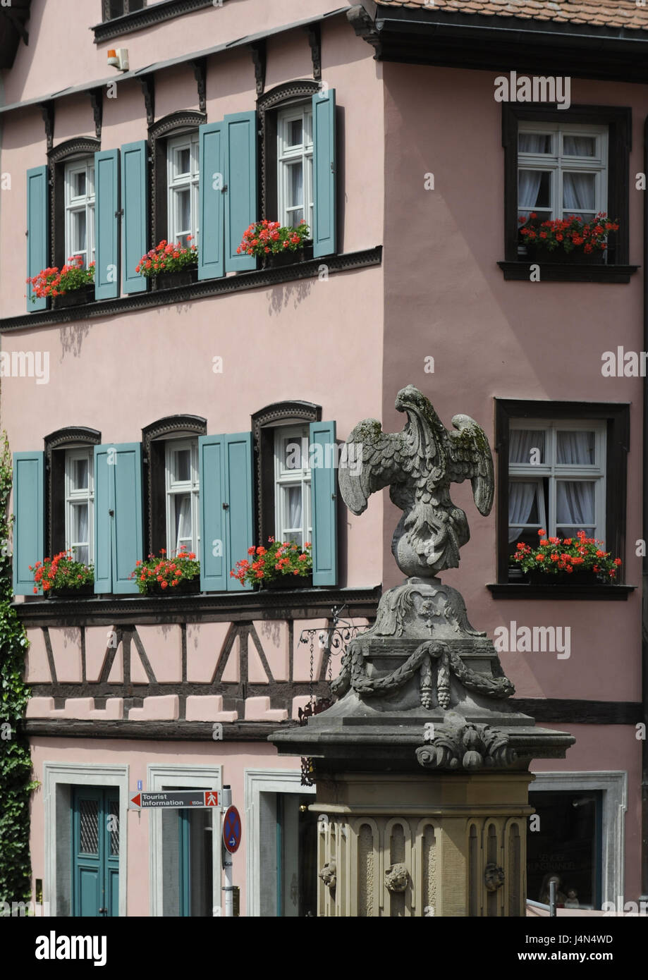 Hausfassade rosa -Fotos und -Bildmaterial in hoher Auflösung – Alamy