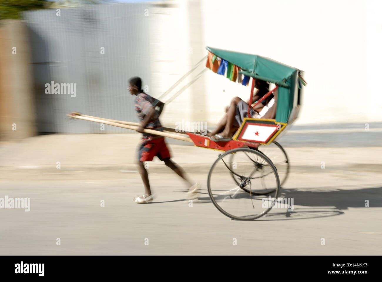 Pousse pousse driver madagascar -Fotos und -Bildmaterial in hoher ...