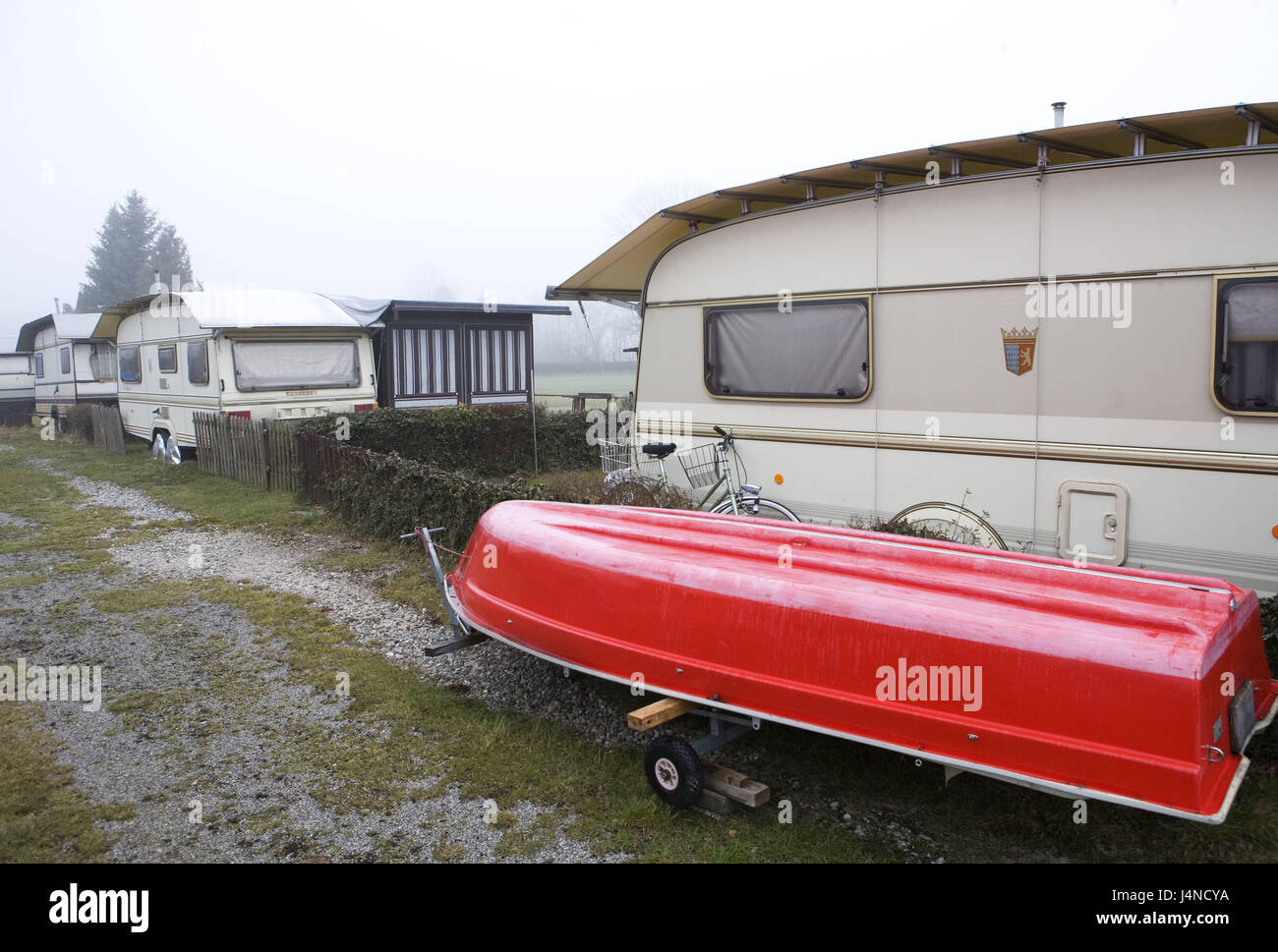 Zelt und wohnwagen -Fotos und -Bildmaterial in hoher Auflösung – Alamy