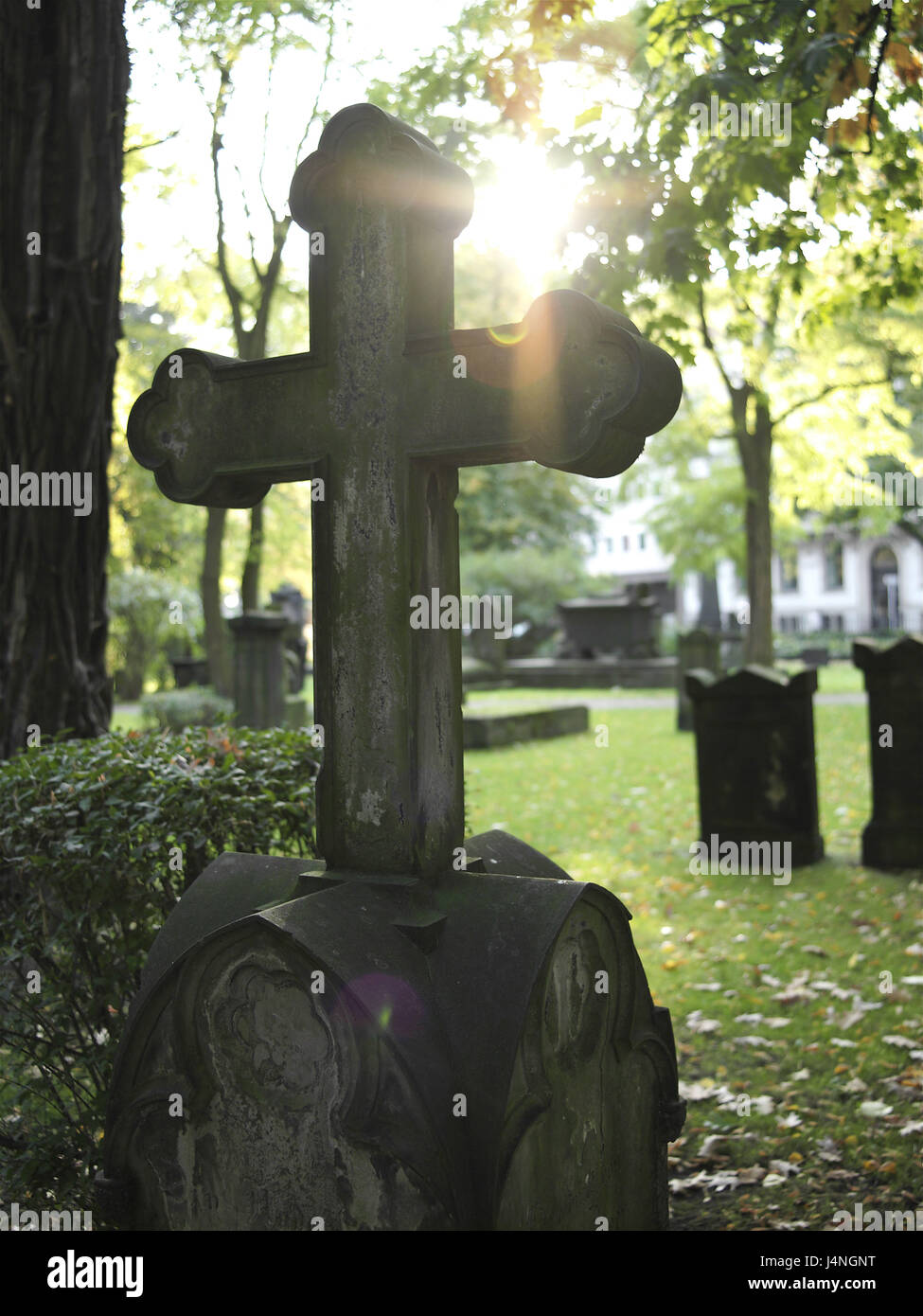 Grabstein kreuz -Fotos und -Bildmaterial in hoher Auflösung – Alamy