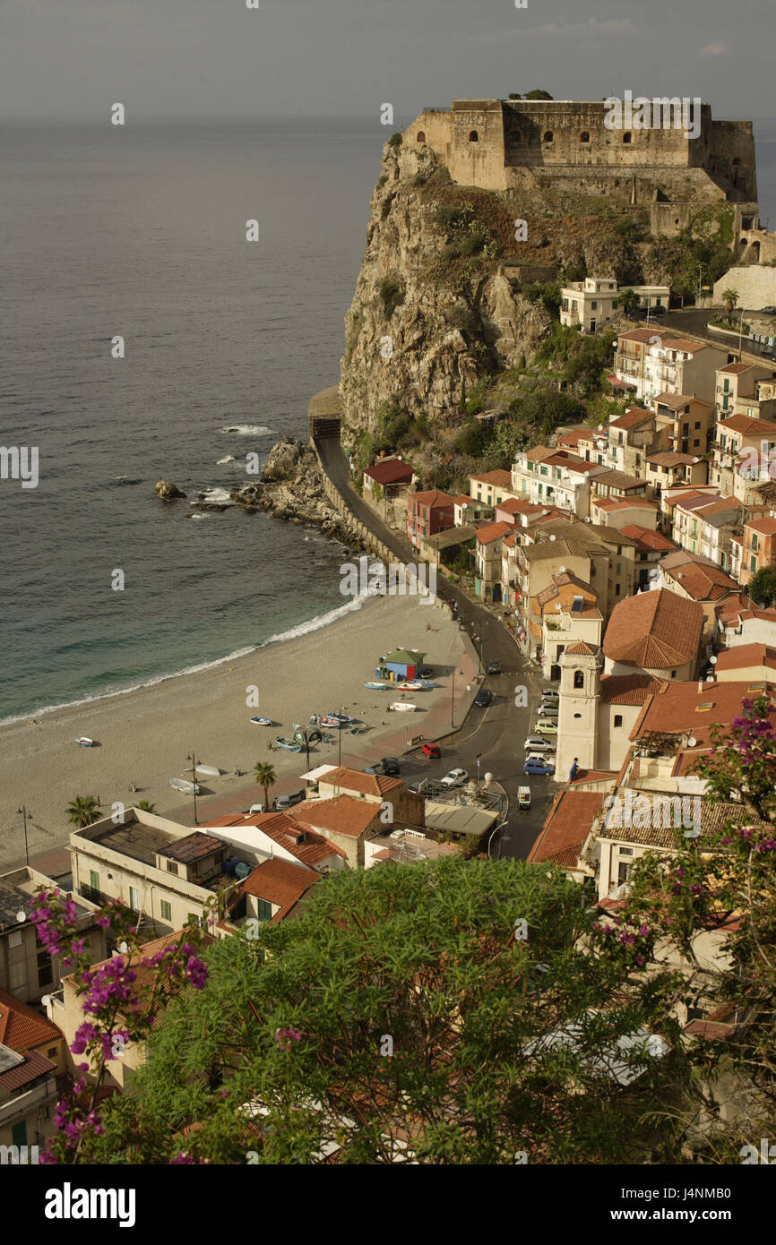 Italien, Kalabrien, Scilla, Blick auf die Stadt, Kastello Rufo ...