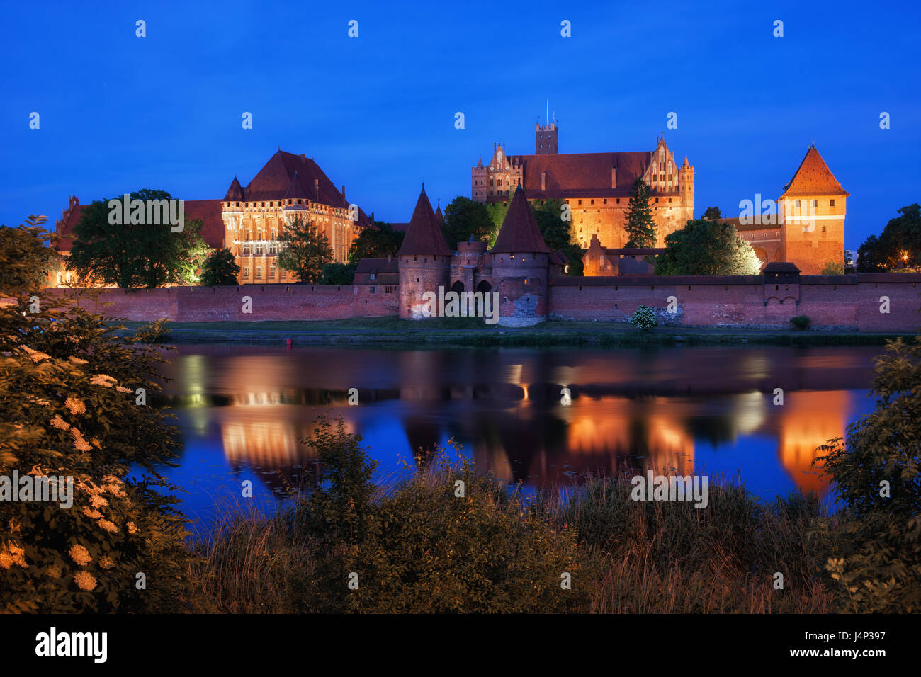 Malbork Castle von Ritter Orden in der Nacht in Polen, mittelalterliche ...
